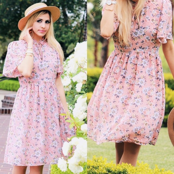 Gilli | Dresses | Gili Midi Floral Dress In Blush | Poshmark